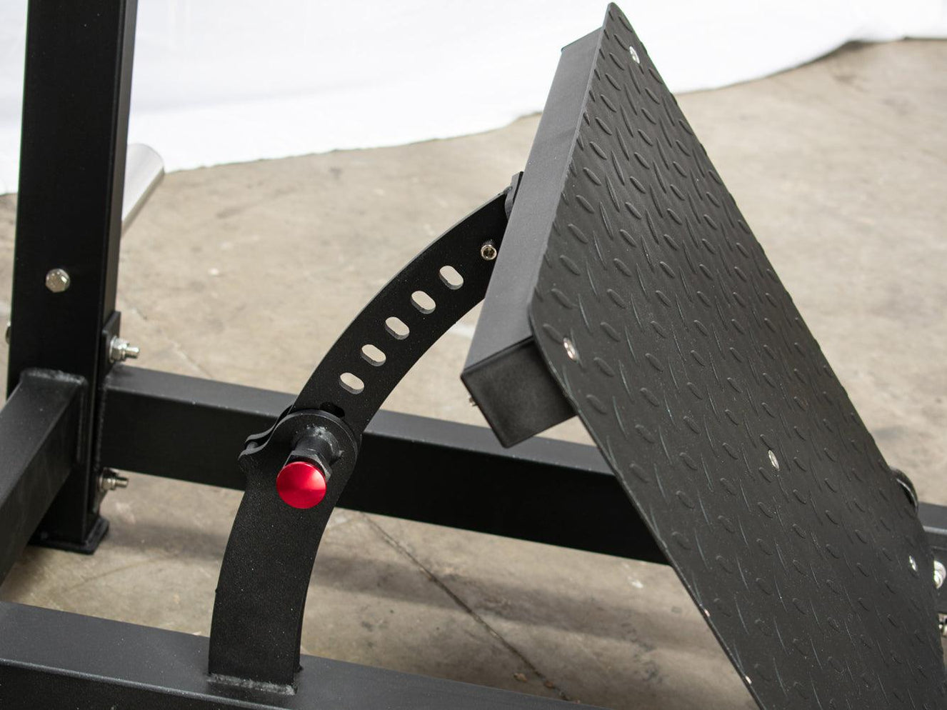 Excel Pendulum Squat - Muscle D Fitness - Plate Load Squat Machine ...
