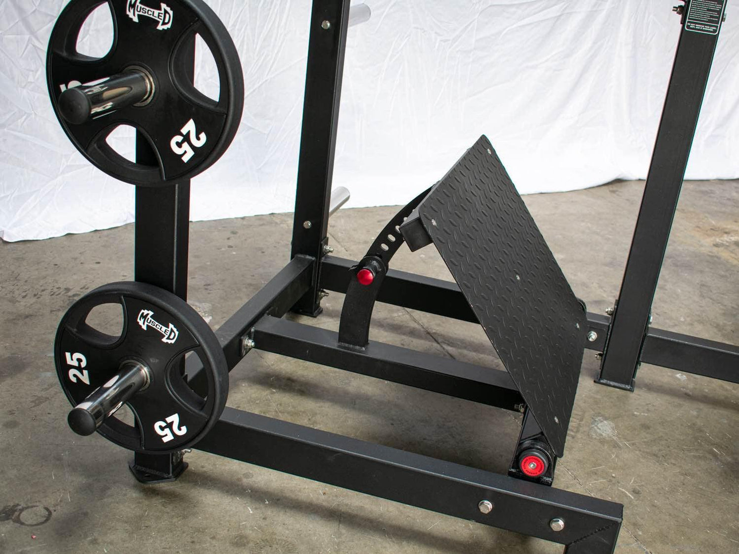 Excel Pendulum Squat - Muscle D Fitness - Plate Load Squat Machine ...